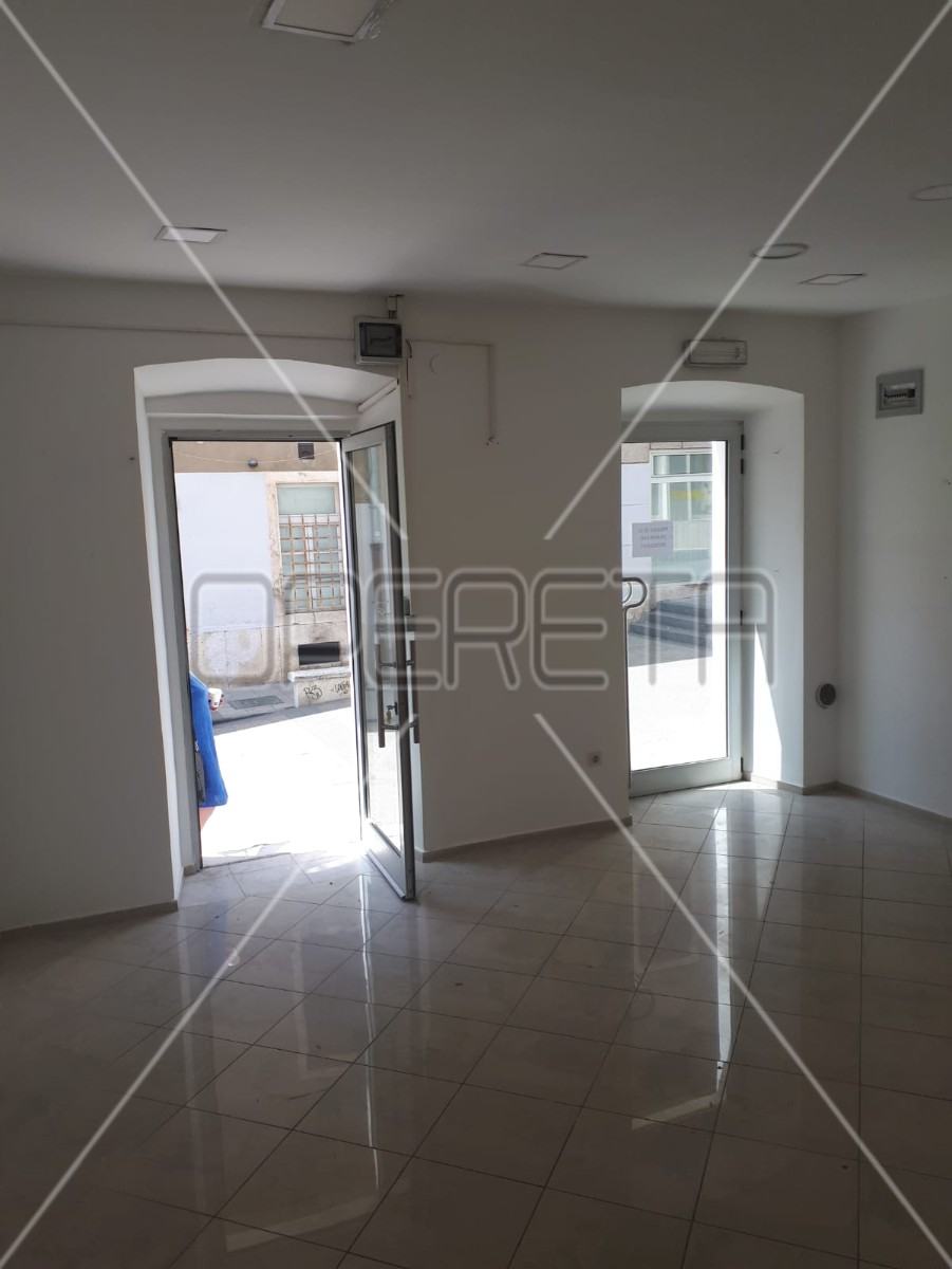 Prodaja, Ulični lokal, Pula-Centar, Pula, 24m2 (prodaja)