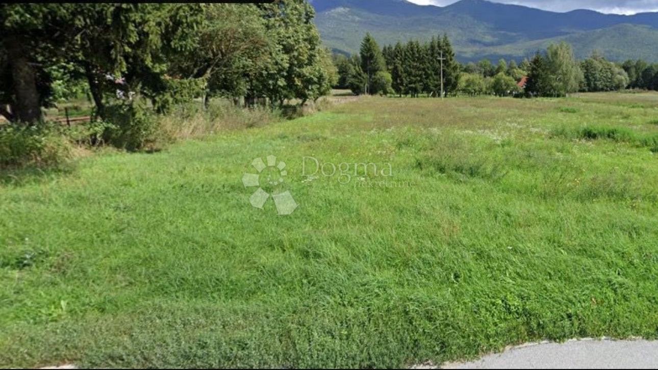 PRODAJE SE GRAĐEVINSKO ZEMLJIŠTE KORENICA