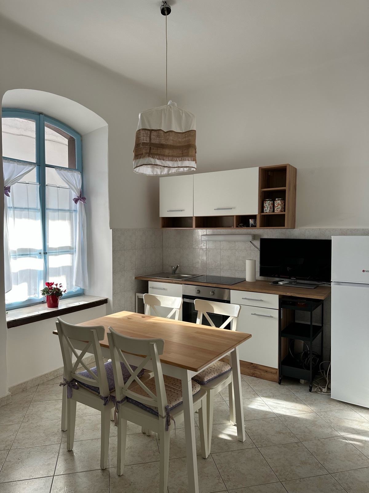 Prodaje se stan 42m² u Puli PRVA LINIJA DO MORA, POGLED NA MORE! (prodaja)