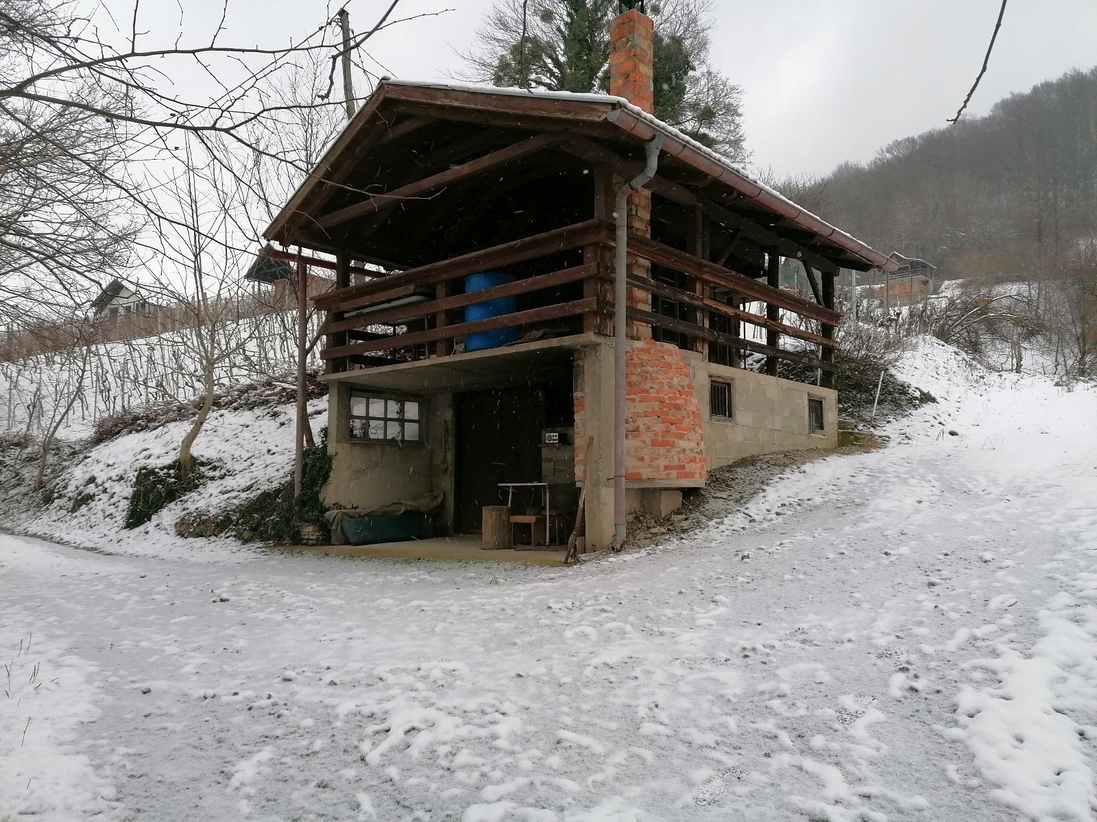 Prodajem Klet Vikendicu