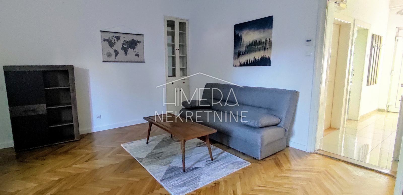 Prostran dvosoban stan s terasom i vrtom na Šalati (prodaja)