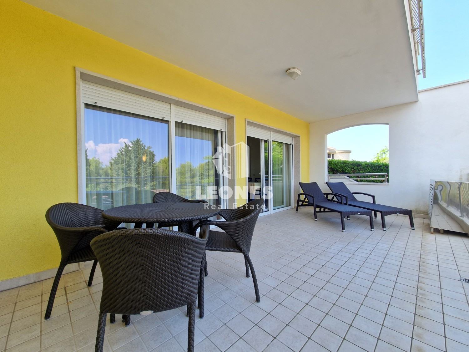 Prostran stan s pogledom na more na Crvenom Vrhu, okolica Umaga (prodaja)