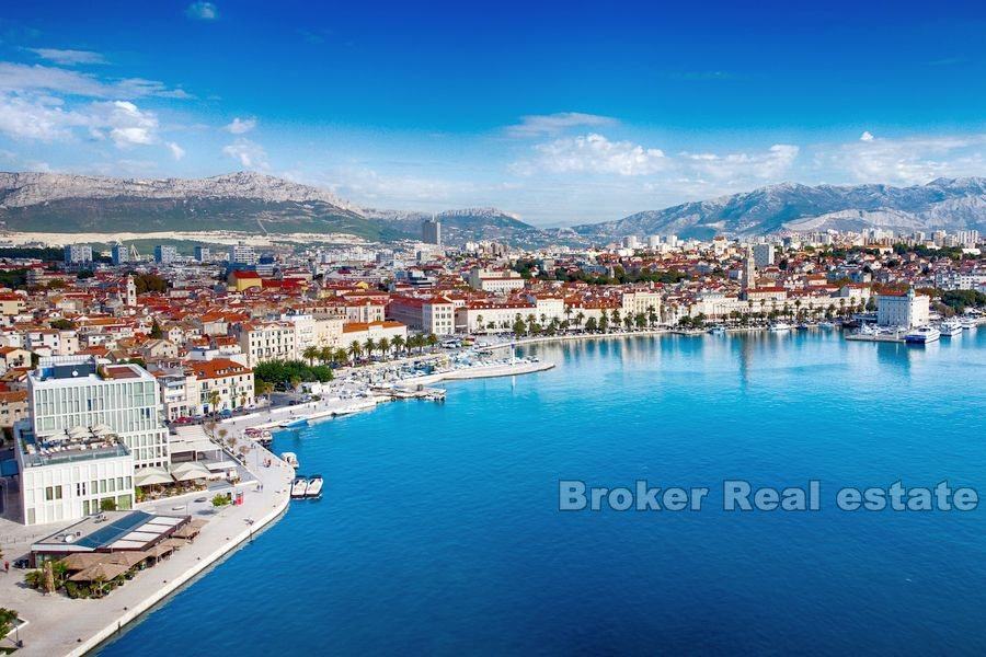 Prostrani, gospodski stan za renovaciju, Split Centar *** (prodaja)