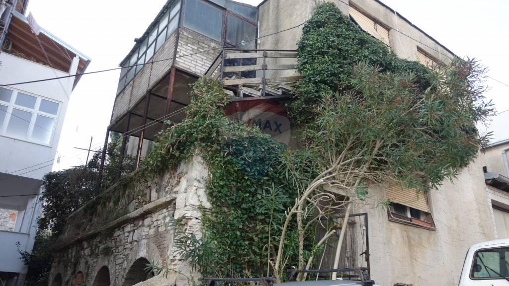 Pula, centar, kuća za adaptaciju (prodaja)