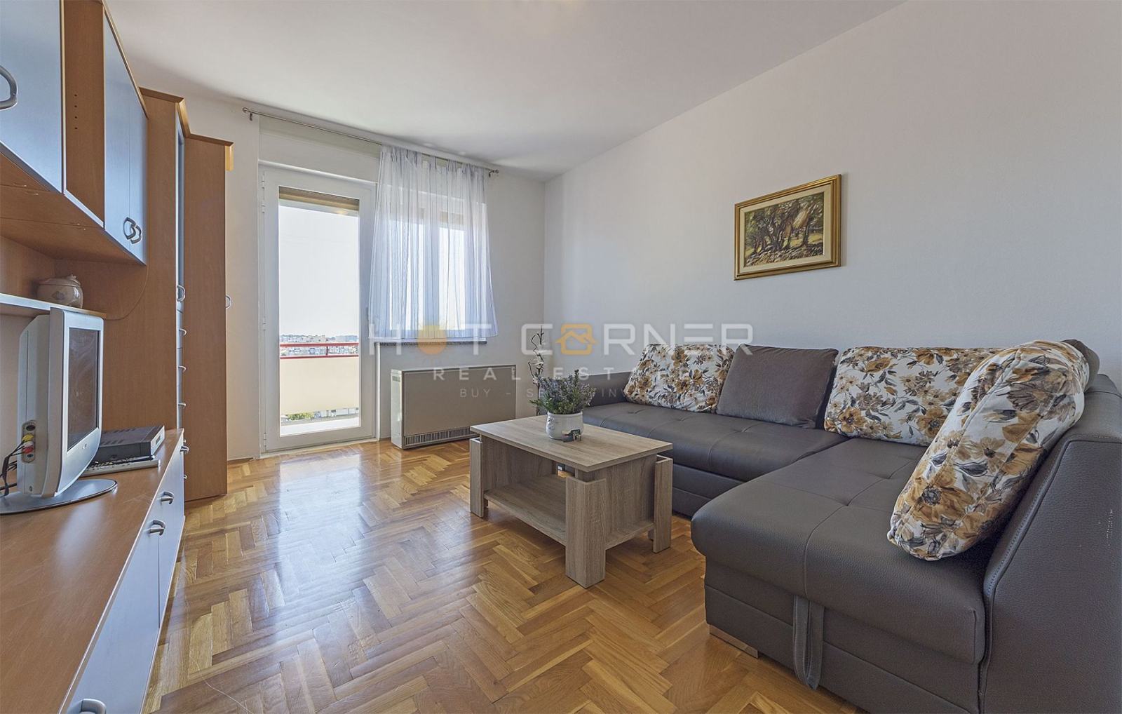 Pula, centar, prekrasan stan s pogledom na grad (prodaja)