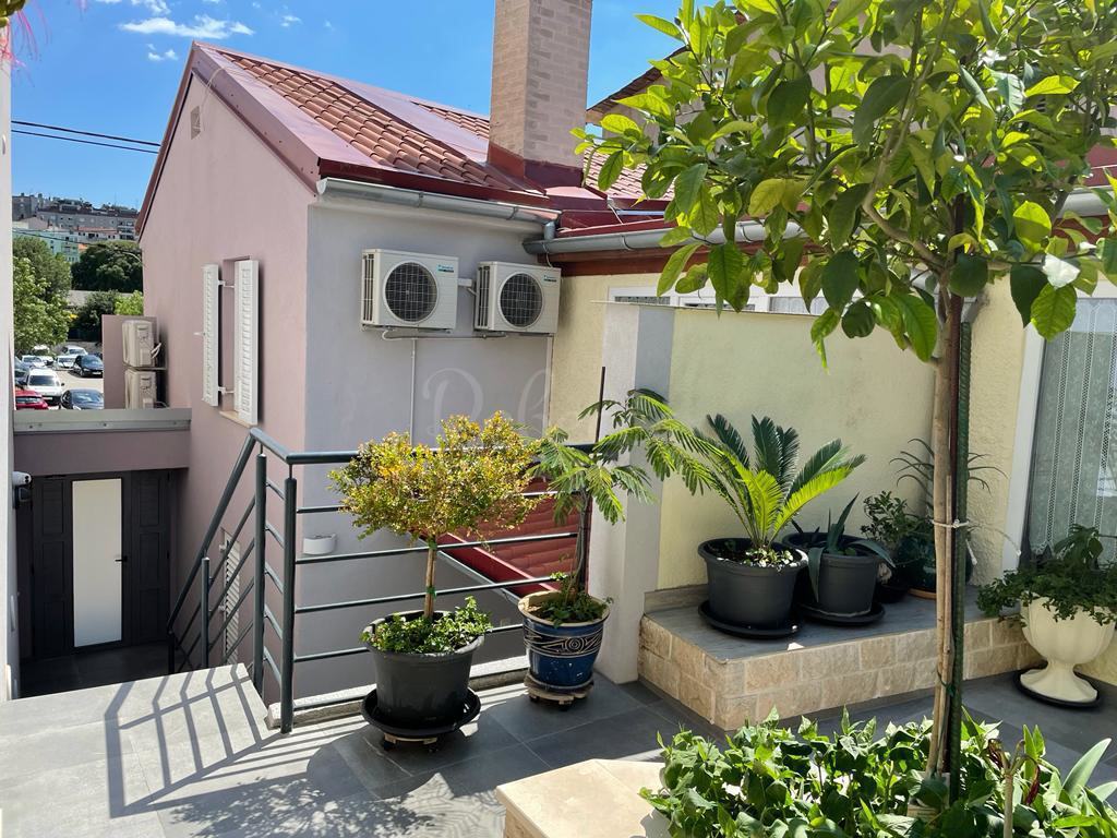 Pula, komforan dvosoban stan na prvom katu (prodaja)