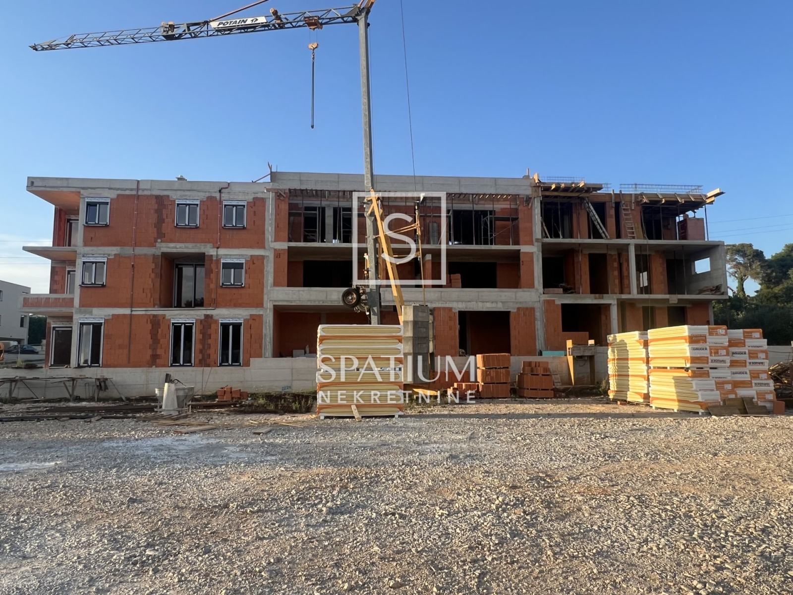 PULA, ODLIČAN STAN NA 1. KATU (Zgrada B stan A2) (prodaja)