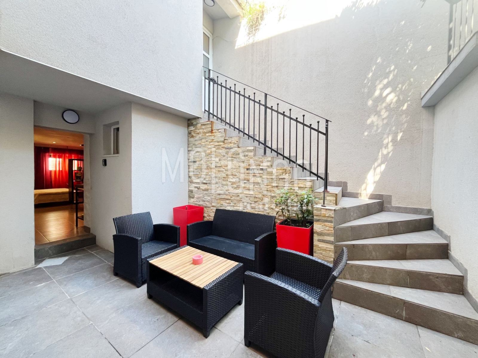 RAB CENTAR, kuća s dvorištem u staroj jezgri (prodaja)