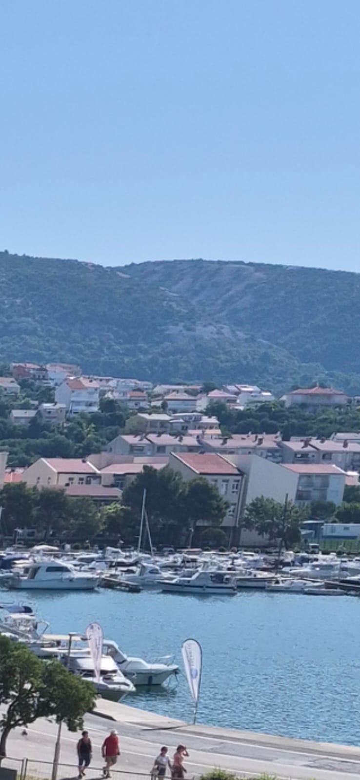 Rab CENTAR PRVI RED I IZA ZELENILO ŠUMA JEDINSTVEN