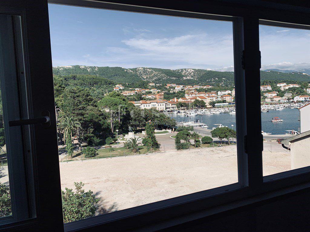 Rab, stan 70 m2, u centru Raba (prodaja)