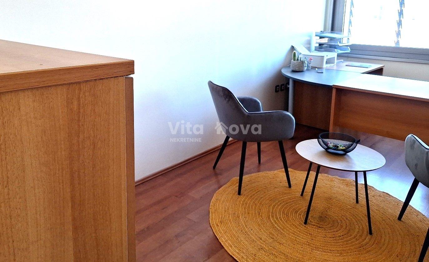 RELJA, CITY GALLERIJA, 27 M2, 2. KAT, URED (iznajmljivanje)