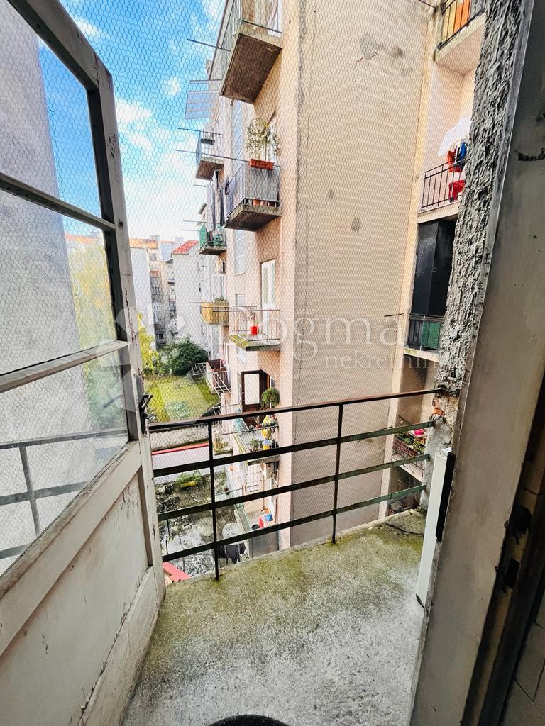 RETRO STAN U CENTRU ZA KOMPLETNU RENOVACIJU!! (prodaja)