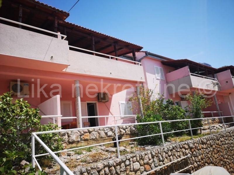 RIBARICA ( Karlobag ) - 4 dvosobna apartmana 1000 €/m2