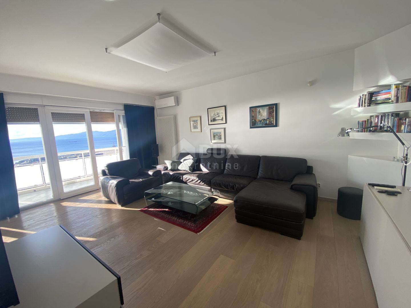 RIJEK, BULEVARD- moderno uređen stan s vlastitom garažom ! (iznajmljivanje)