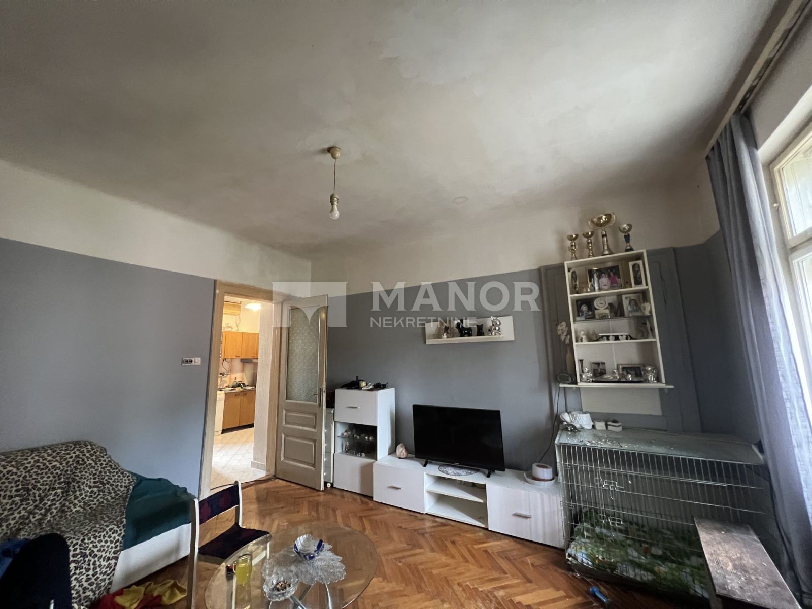 RIJEKA, BELVEDER - 3S KL stan s balkonom, za adaptaciju (prodaja)