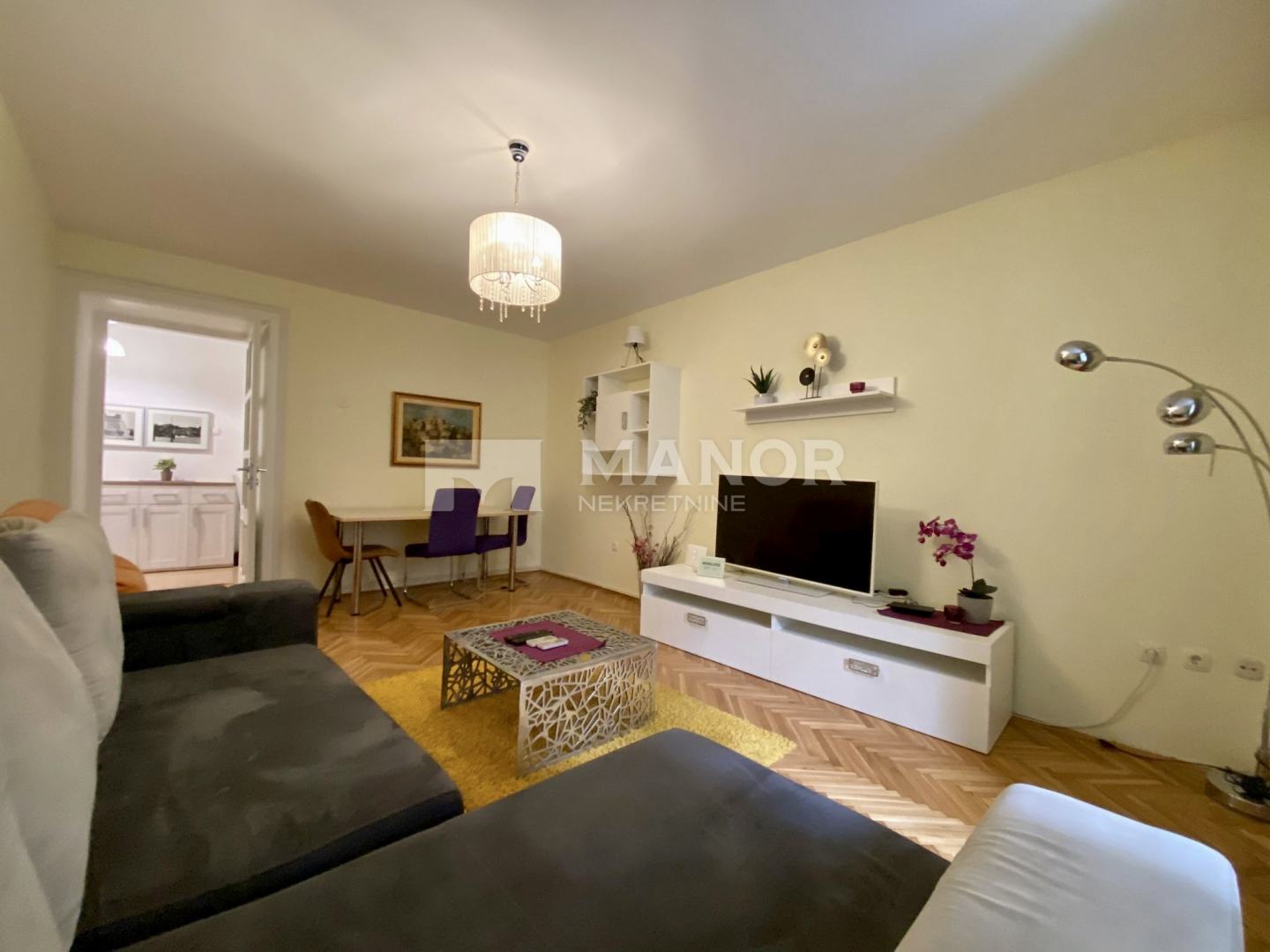 RIJEKA, CENTAR - 2S+DB stan u centru, par koraka od Korza, 1.kat (prodaja)