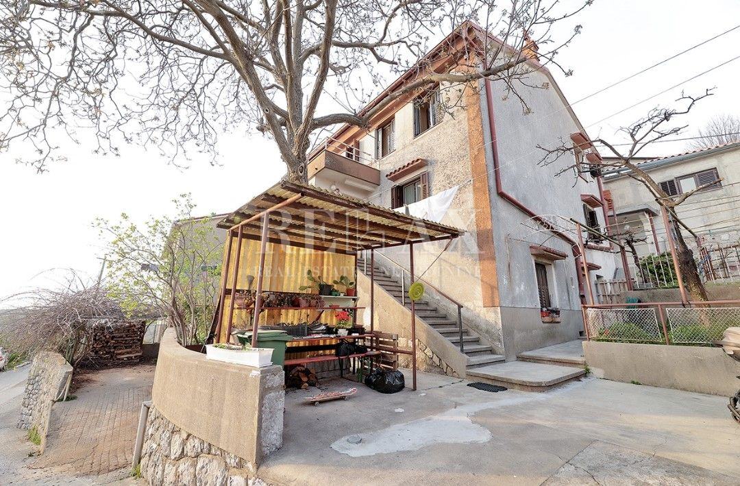 Rijeka, Grobnik- prostrana kuća sa radionom i garažom (prodaja)