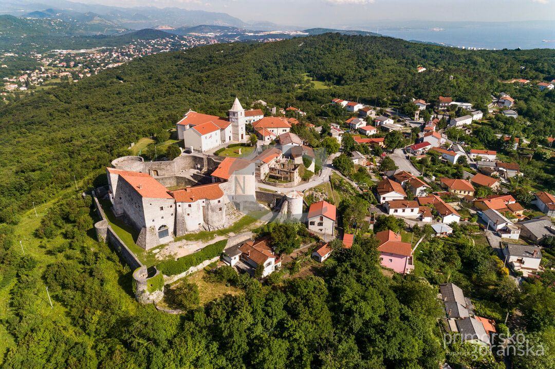 RIJEKA, GROBNIK, ZEMLJIŠTE, GRAĐEVINSKO, 800 M2