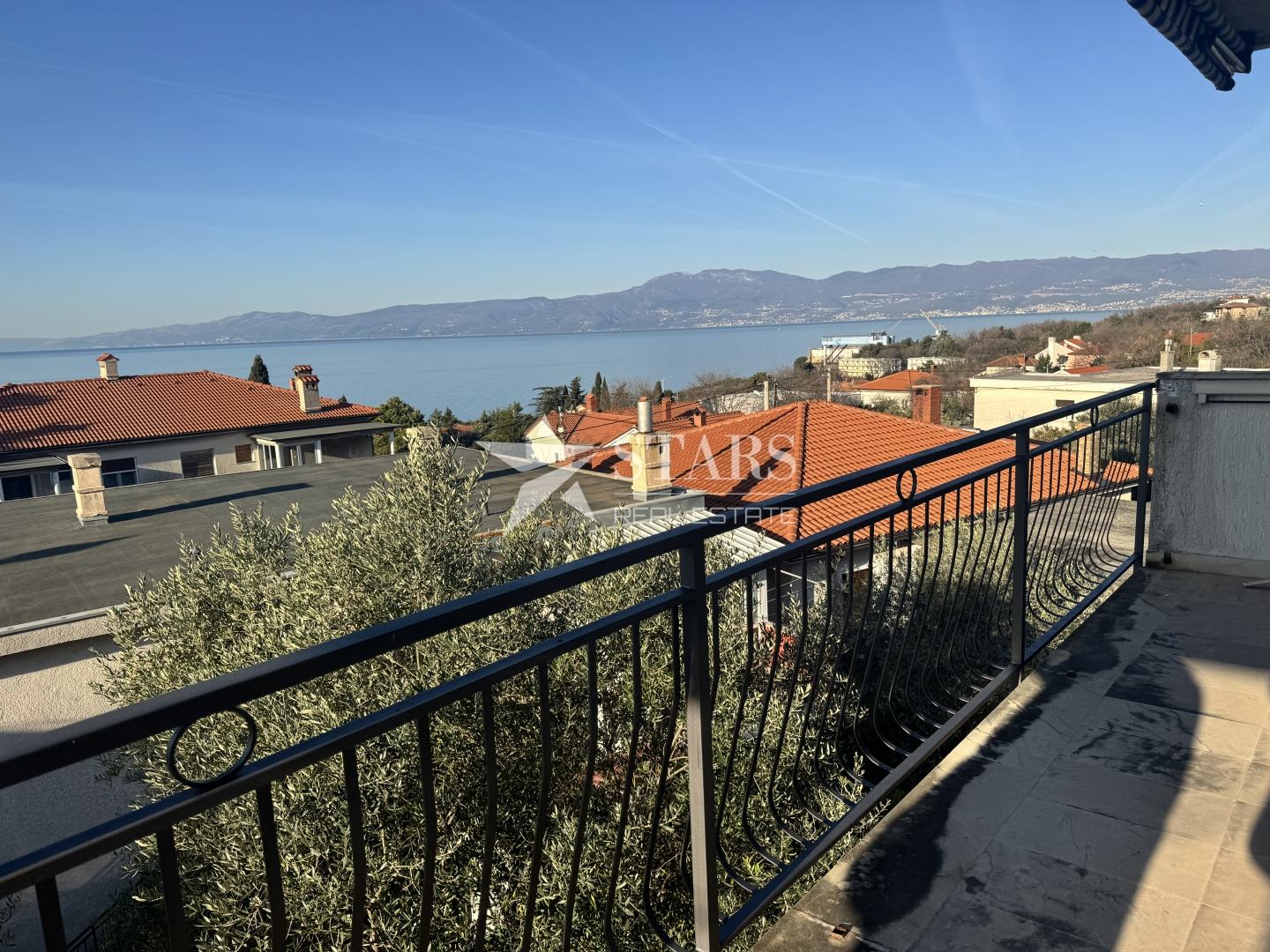 Rijeka, Kostrena - trosobni stan za najam (iznajmljivanje)