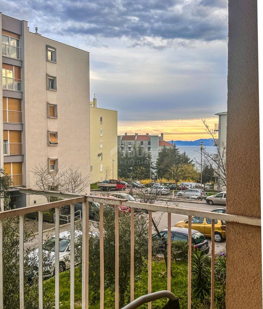 RIJEKA, KRNJEVO- Trosoban stan s balkonom na dobroj lokaciji (prodaja)