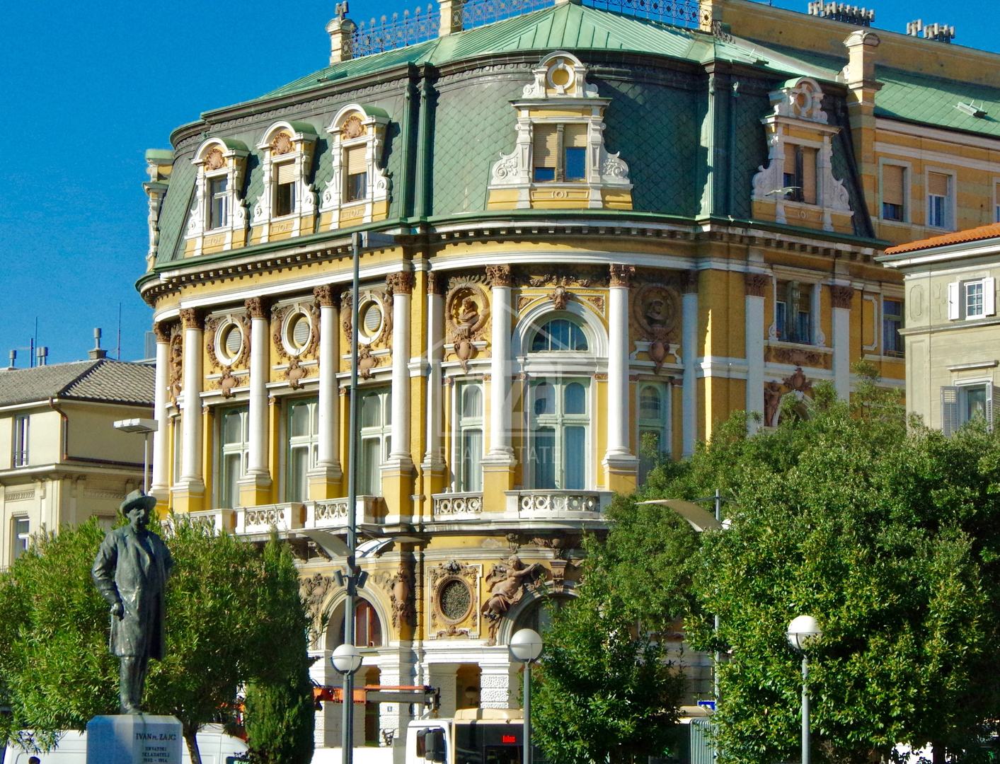 Rijeka, prekrasna zgrada do Korza, stan na 1 katu, 115m2 (prodaja)