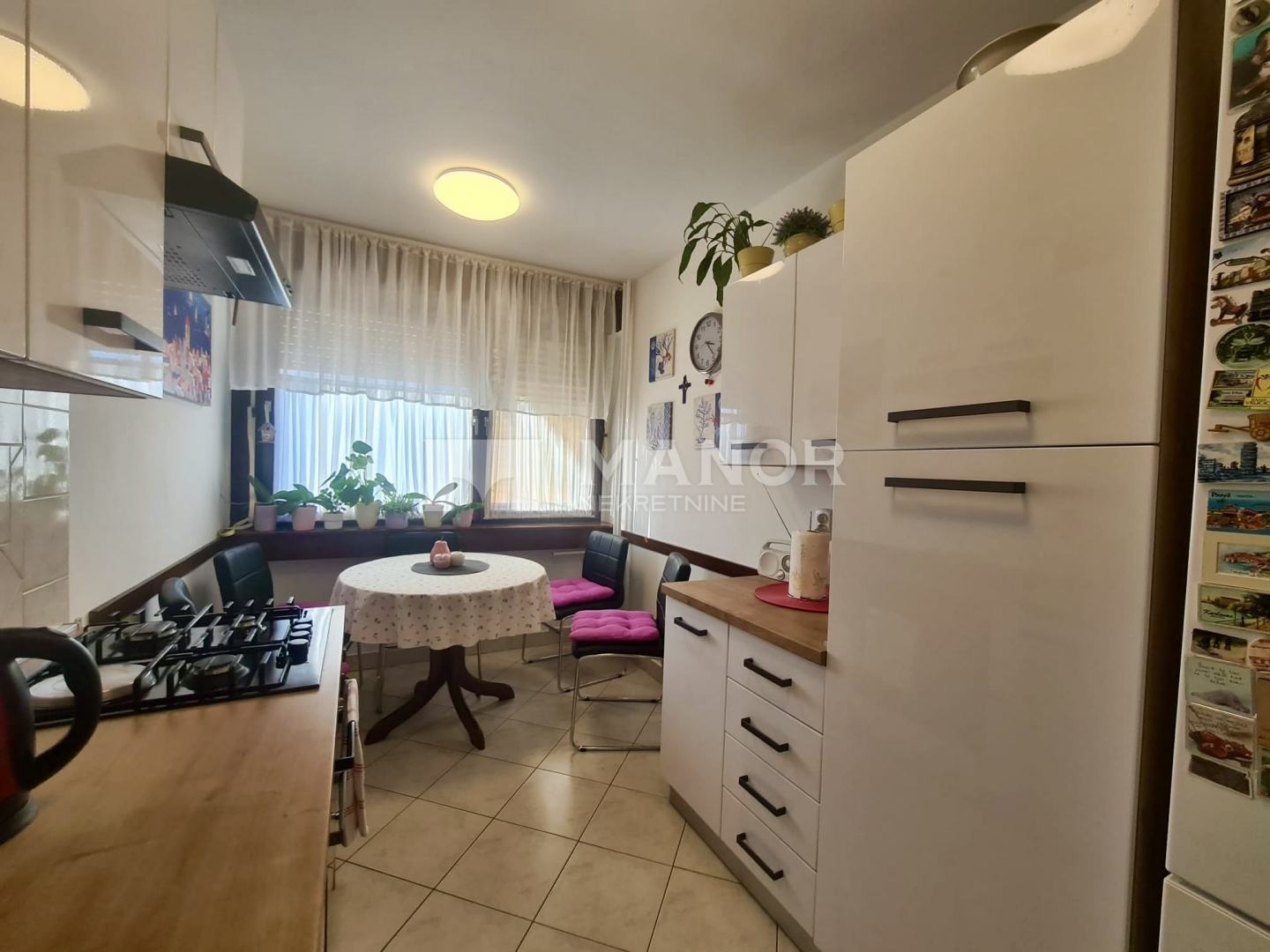 RIJEKA, RASTOČINE - Namješten 2S+DB stan s balkonom i pogledom (prodaja)