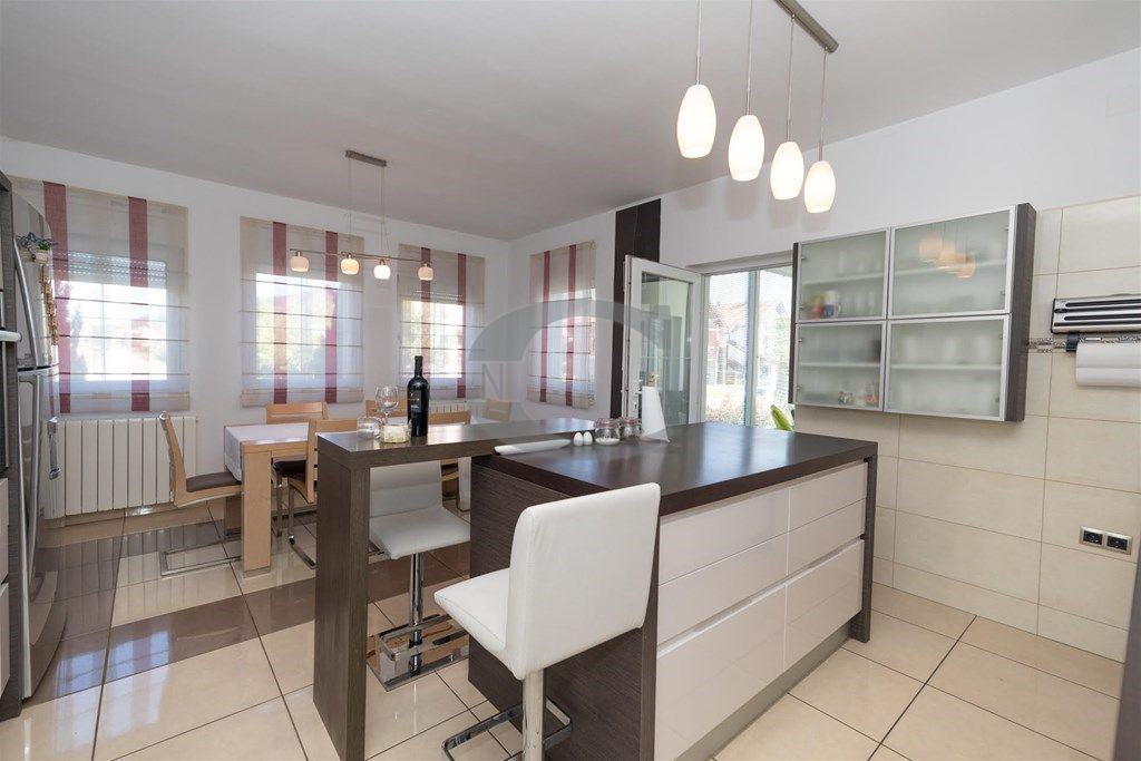 RIJEKA, RAVNA GORA, KUĆA, 345 M2 (prodaja)