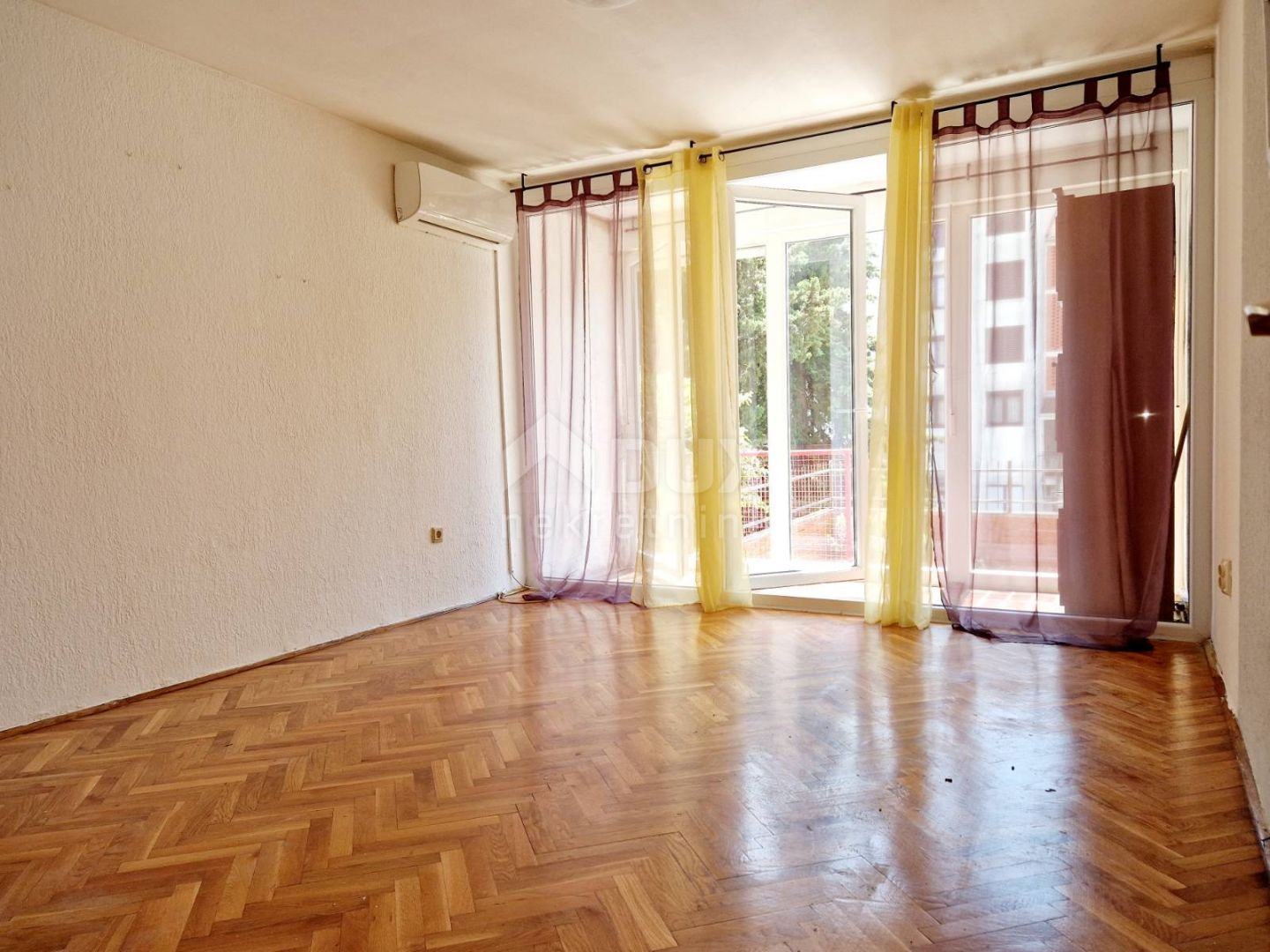 RIJEKA, SRDOČI - stan s dvorištem 57m2 (prodaja)