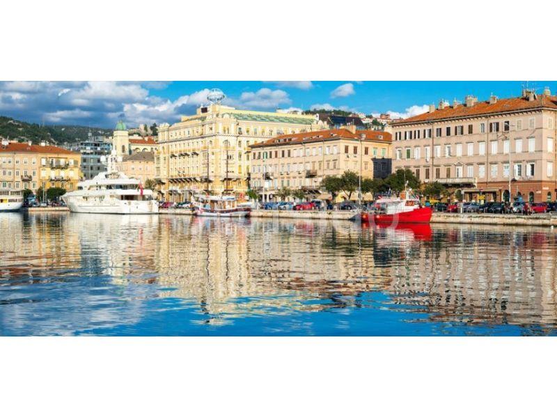 Rijeka, Sušak 10 2m2 (prodaja)