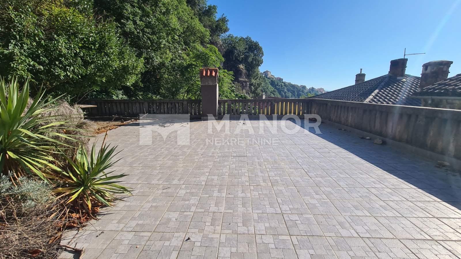 RIJEKA, SUŠAK - Stambeno-poslovni prostor s terasom (prodaja)