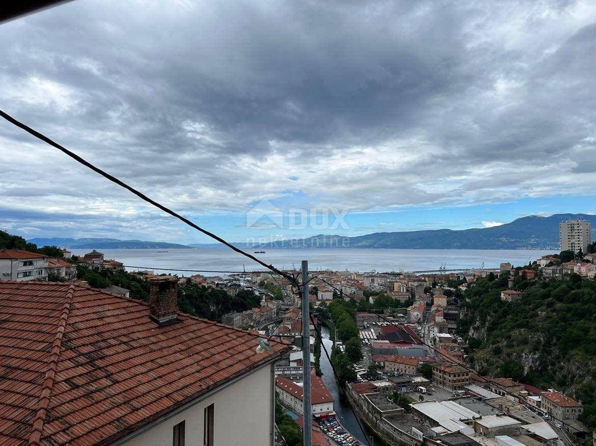 RIJEKA, TRSAT (BULEVARD)- 2 stana, pola kuće, parking, vrt!!! (prodaja)