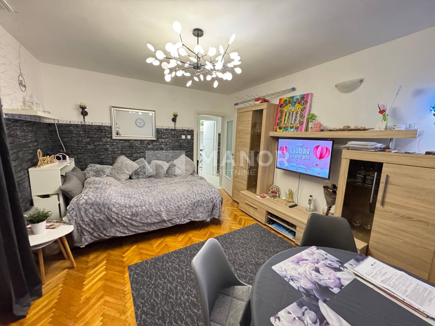 RIJEKA, TURNIĆ - Adaptiran 2S+DB stan, 1.kat, lift (prodaja)