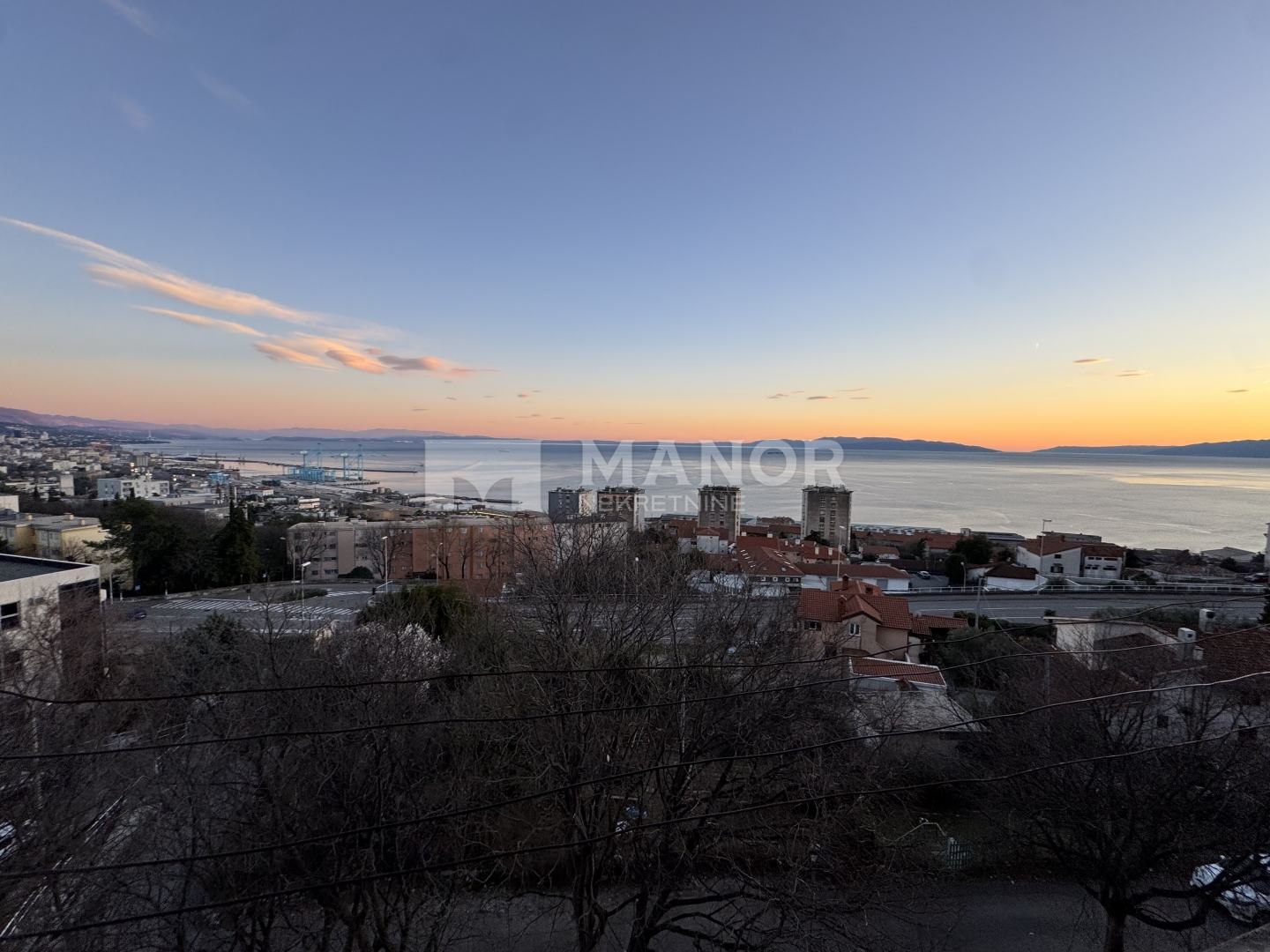 RIJEKA, TURNIĆ - Samo kod nas! Adaptiran 2S KL stan, lift! (prodaja)