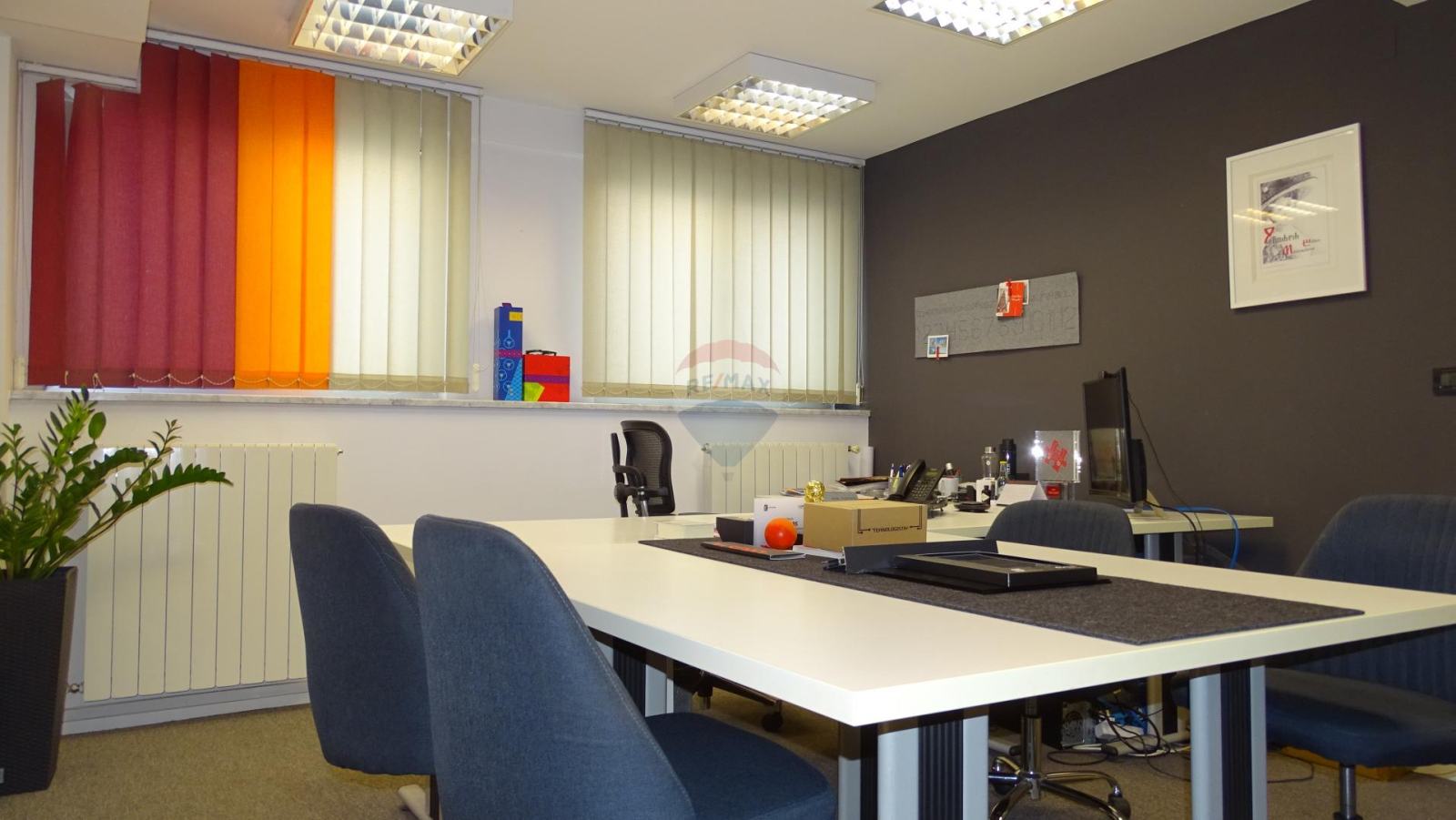 Rijeka - ured i skladište za najam na odličnoj lokaciji; vlastiti park ...