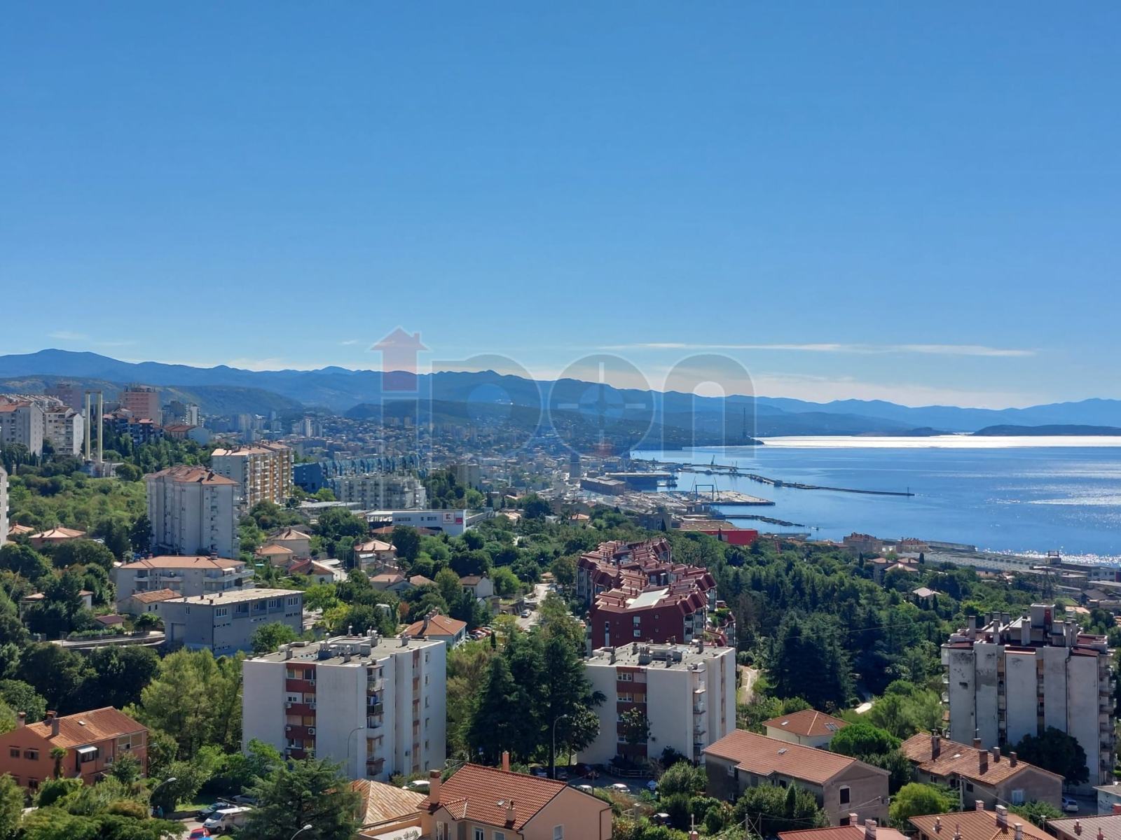 Rijeka, Zamet, velika garsonjera, sa prostranom natkrivenom lođom i fa ...
