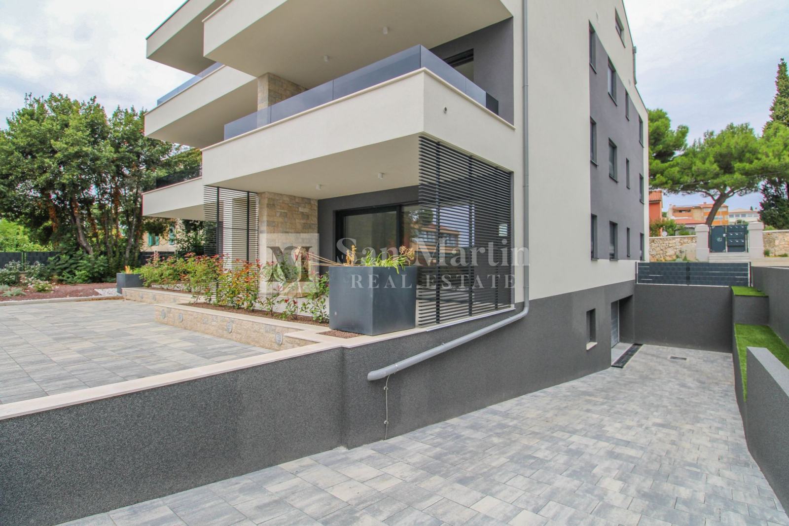 Rovinj - luksuzni stan u prizemlju zgrade (prodaja)