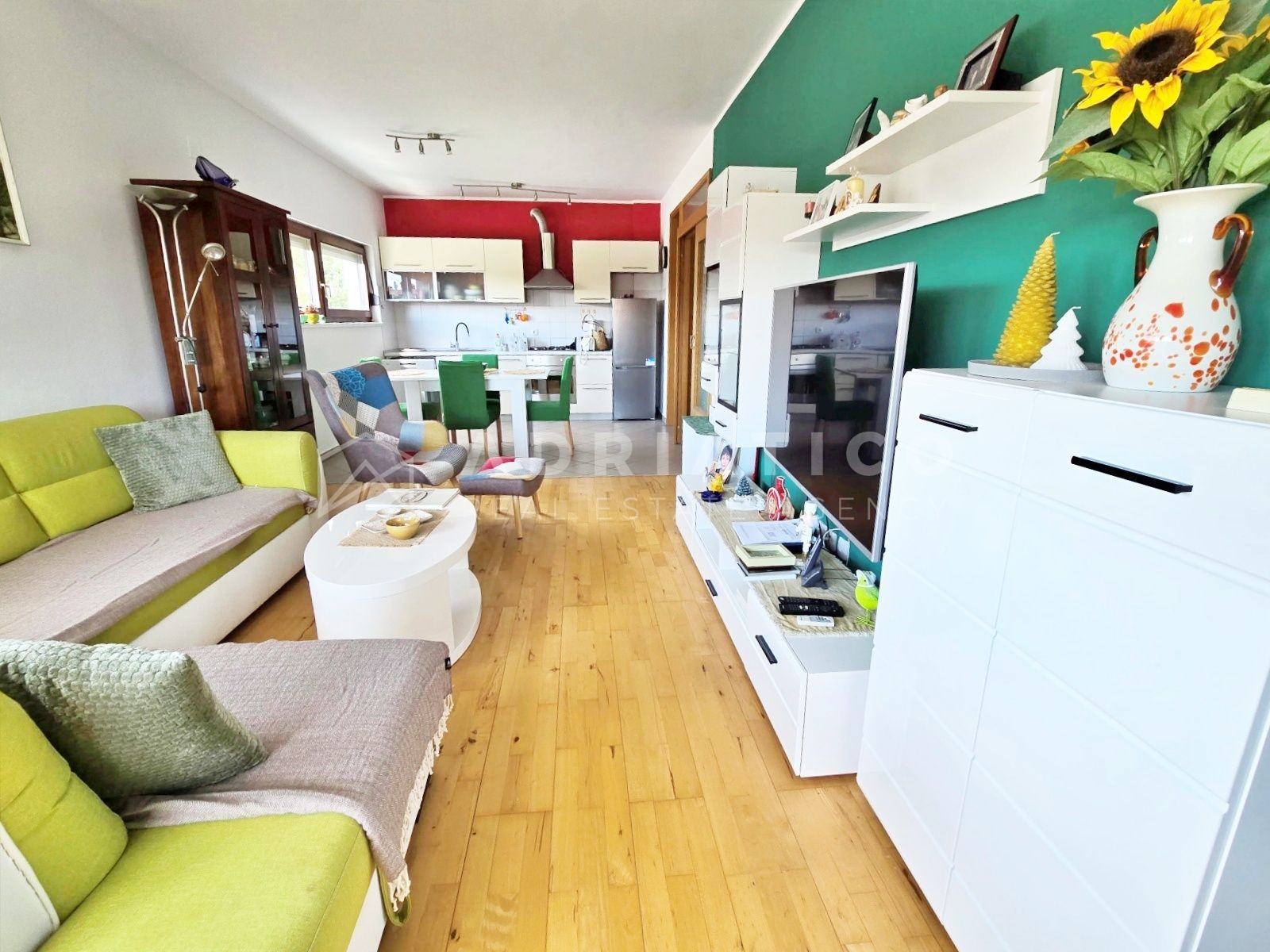 Rovinj, namješten dvosoban stan na prvom katu (prodaja)