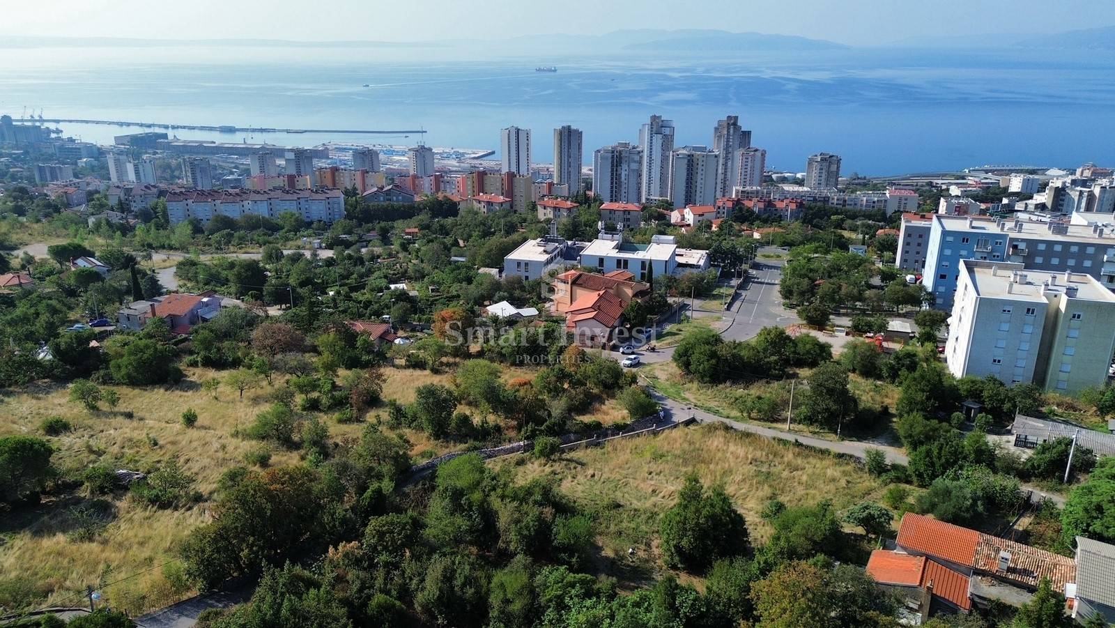RUJEVICA, teren s građevinskom dozvolom za 8 stanova