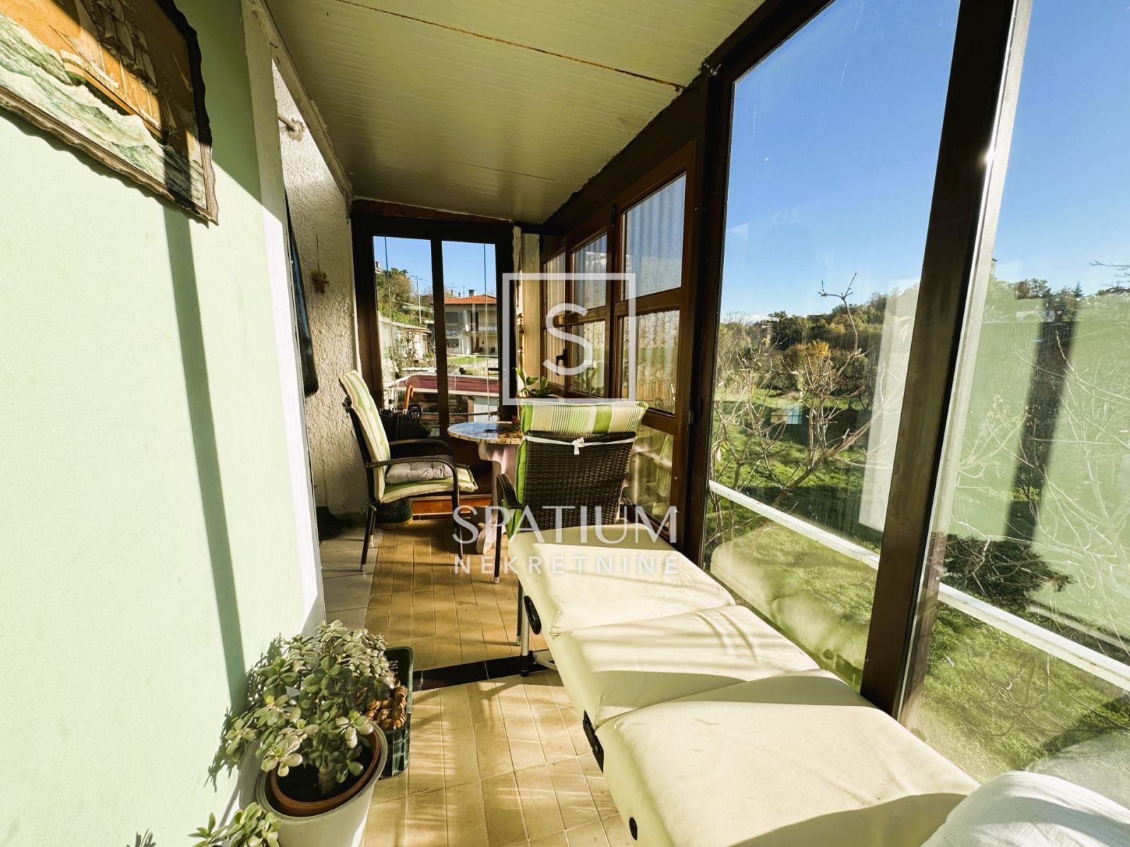 RUKAVAC, KUĆA S DVA STANA I OKUĆNICOM (prodaja)