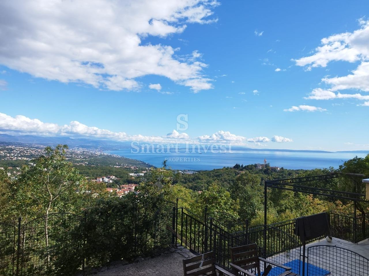 RUKAVAC, stan s terasom i pogledom na more (prodaja)