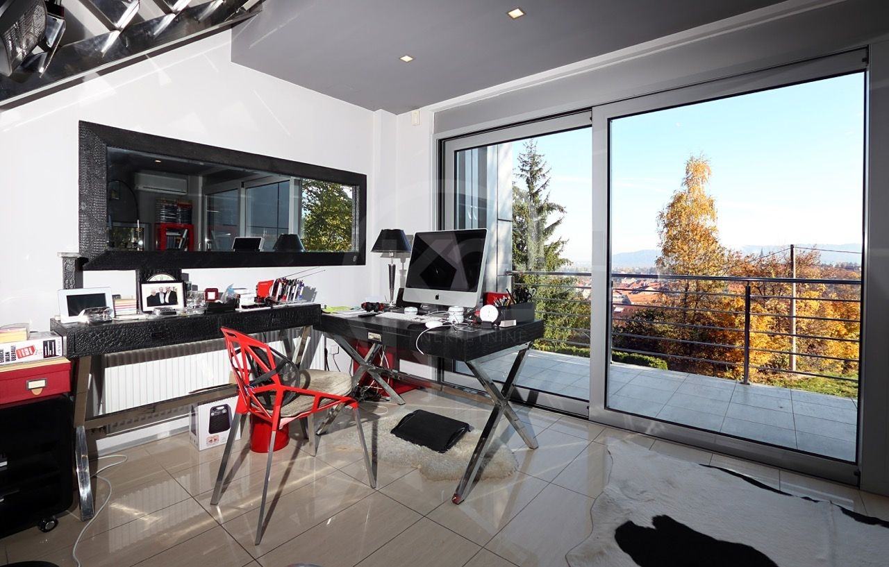 Samobor, centar, luksuzna vila neto 458 m2, lift, bazen!! (prodaja)