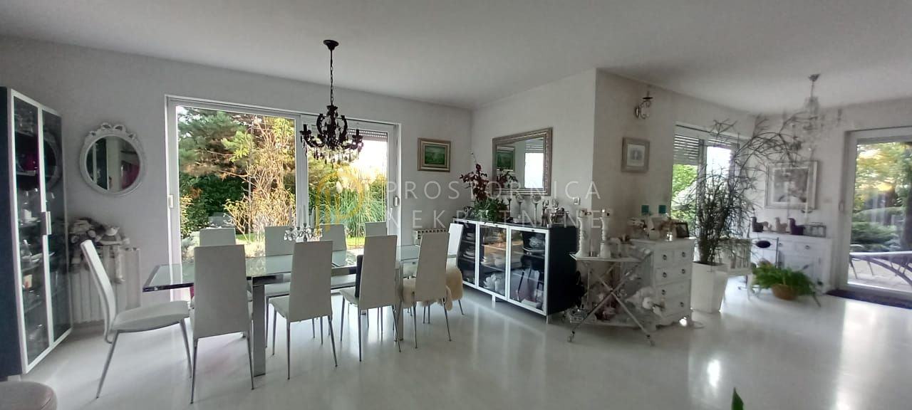 SAMOBOR, Mala Rakovica, moderna kuća, dva stana 550 m2, vrt, parking ...