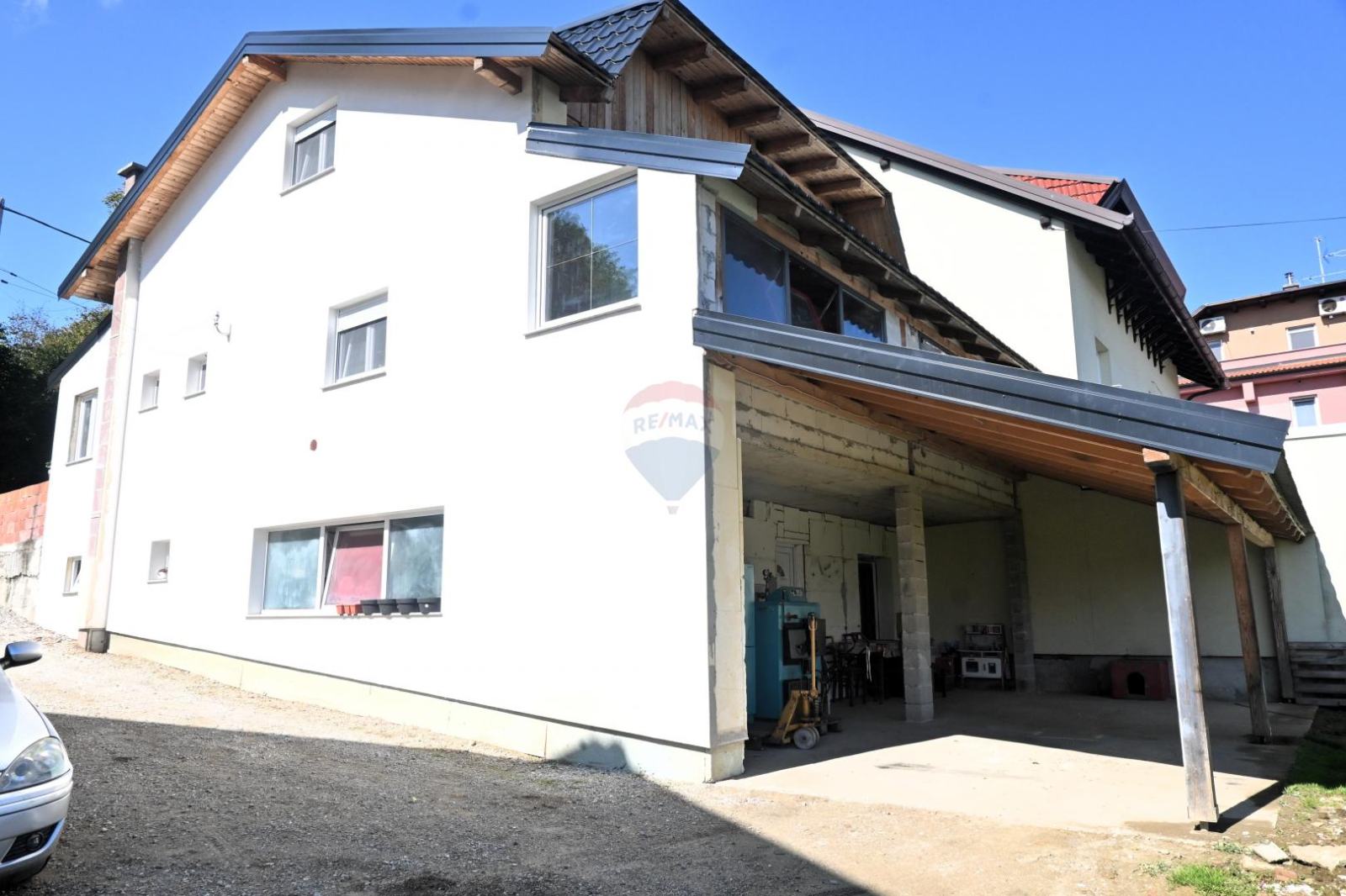 Samobor, Perivoj, kuća 230 m2, 5 SS + DB (prodaja)