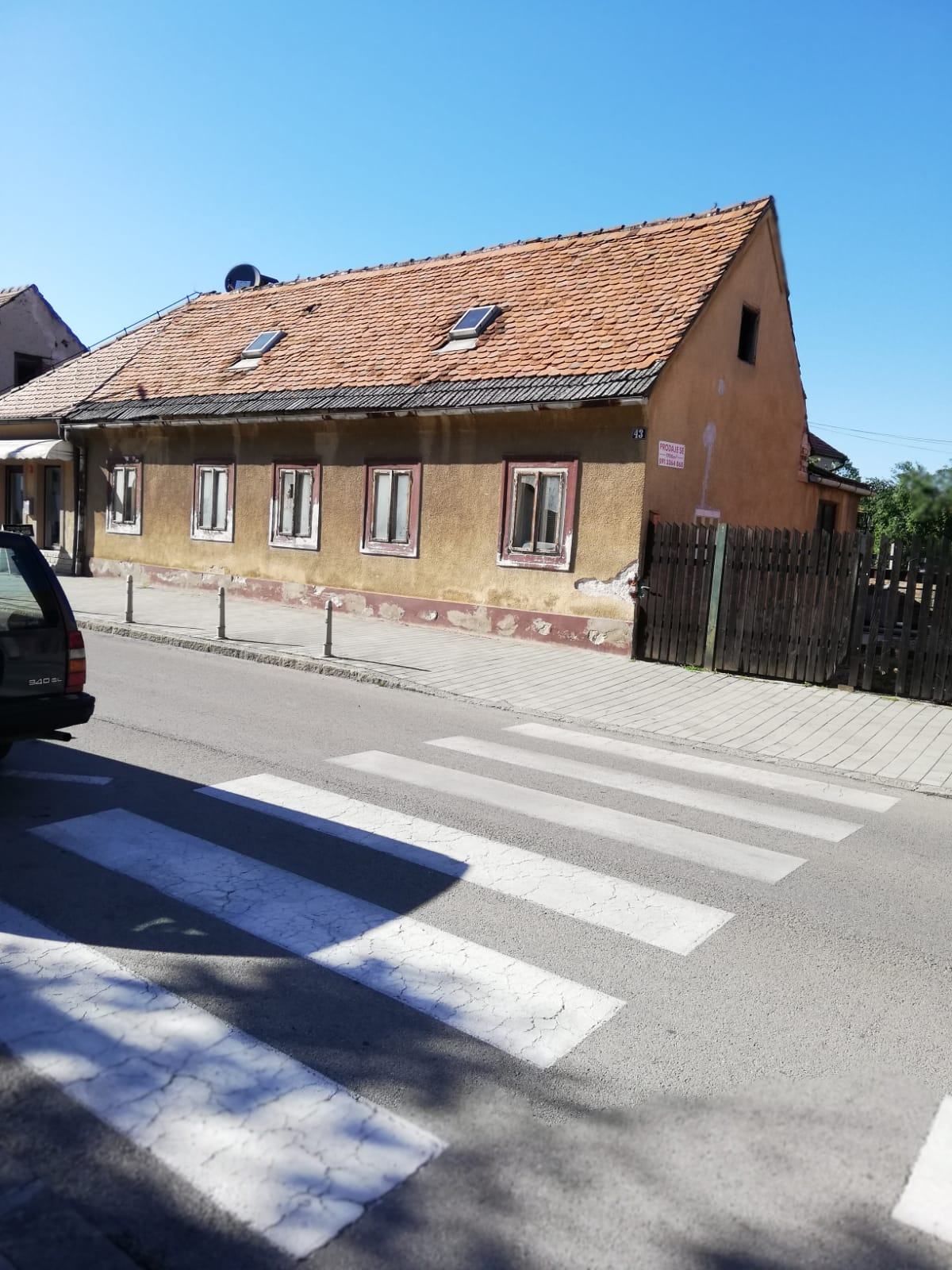 Samobor/ Perkovčeva, stara kuća na 1700 m2 okućnice !!! centar!! (prodaja)