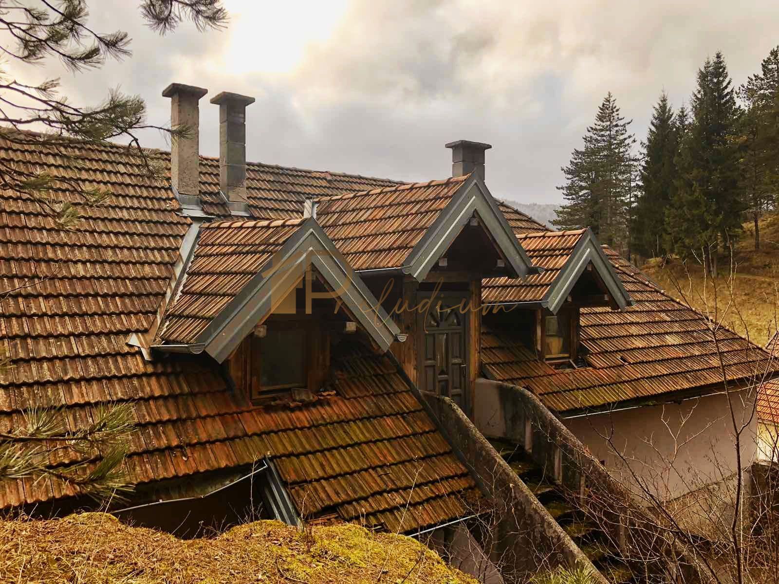 Samostojeća kuća s potencijalom roh bau gradnja - Moravice (prodaja)