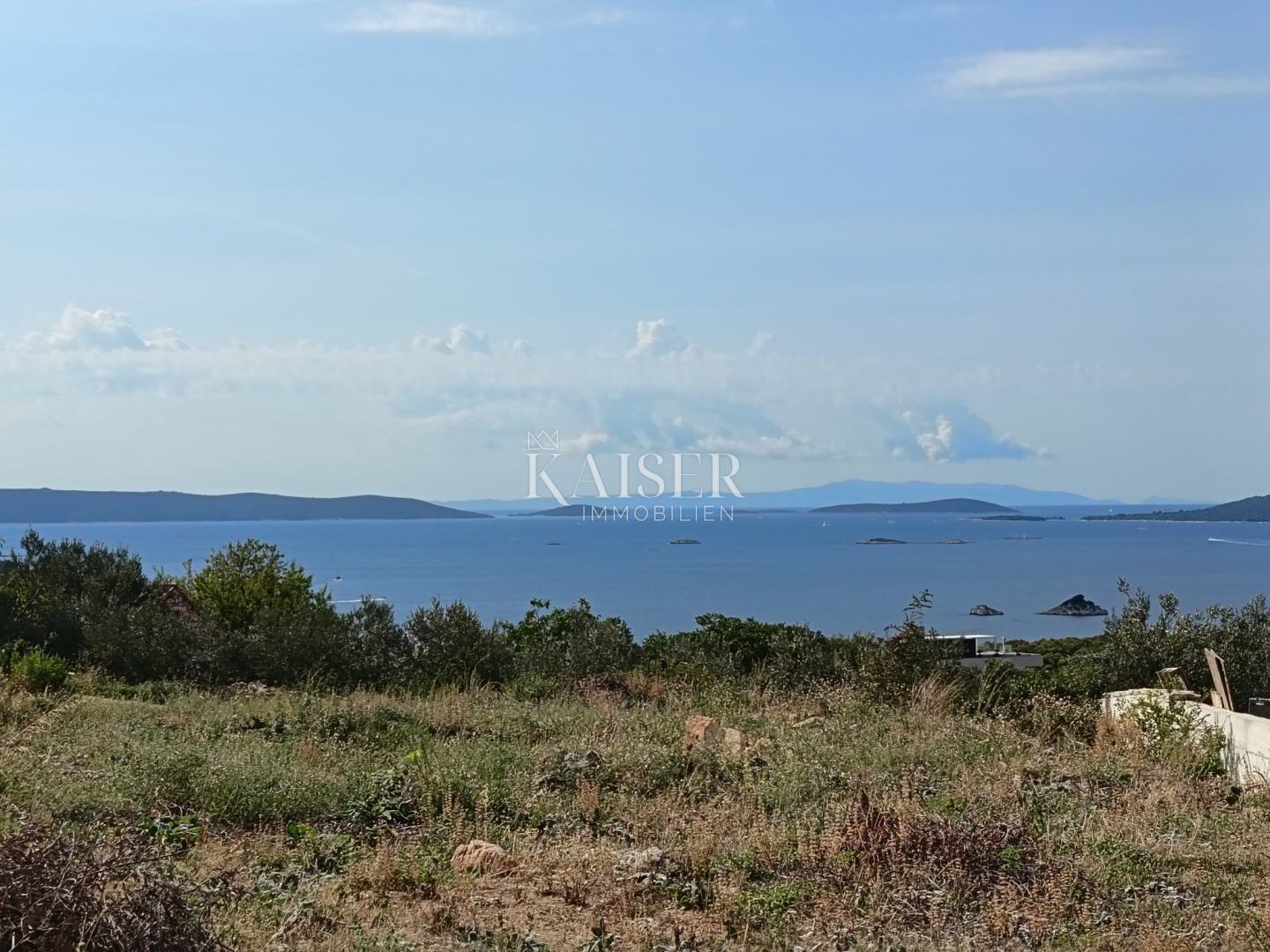 Seget Donji - Građevinsko zemljište s panoramskim pogledom na more