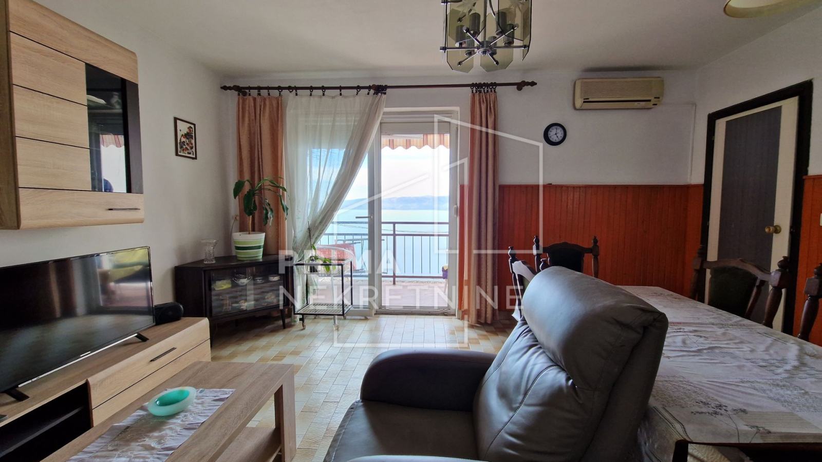 Senj, trosoban stan, 65 m2, pogled na more (prodaja)