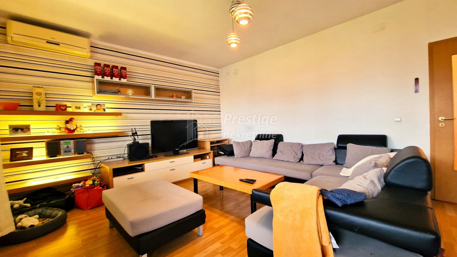 Sesvete, Popovec, prostrana kuća na izvrsnoj lokaciji (prodaja)