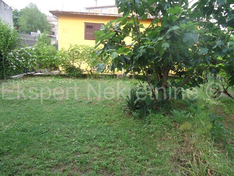 Sinj, Centar, samostojeća kuća, 200m2 na parc 437m2 (prodaja)