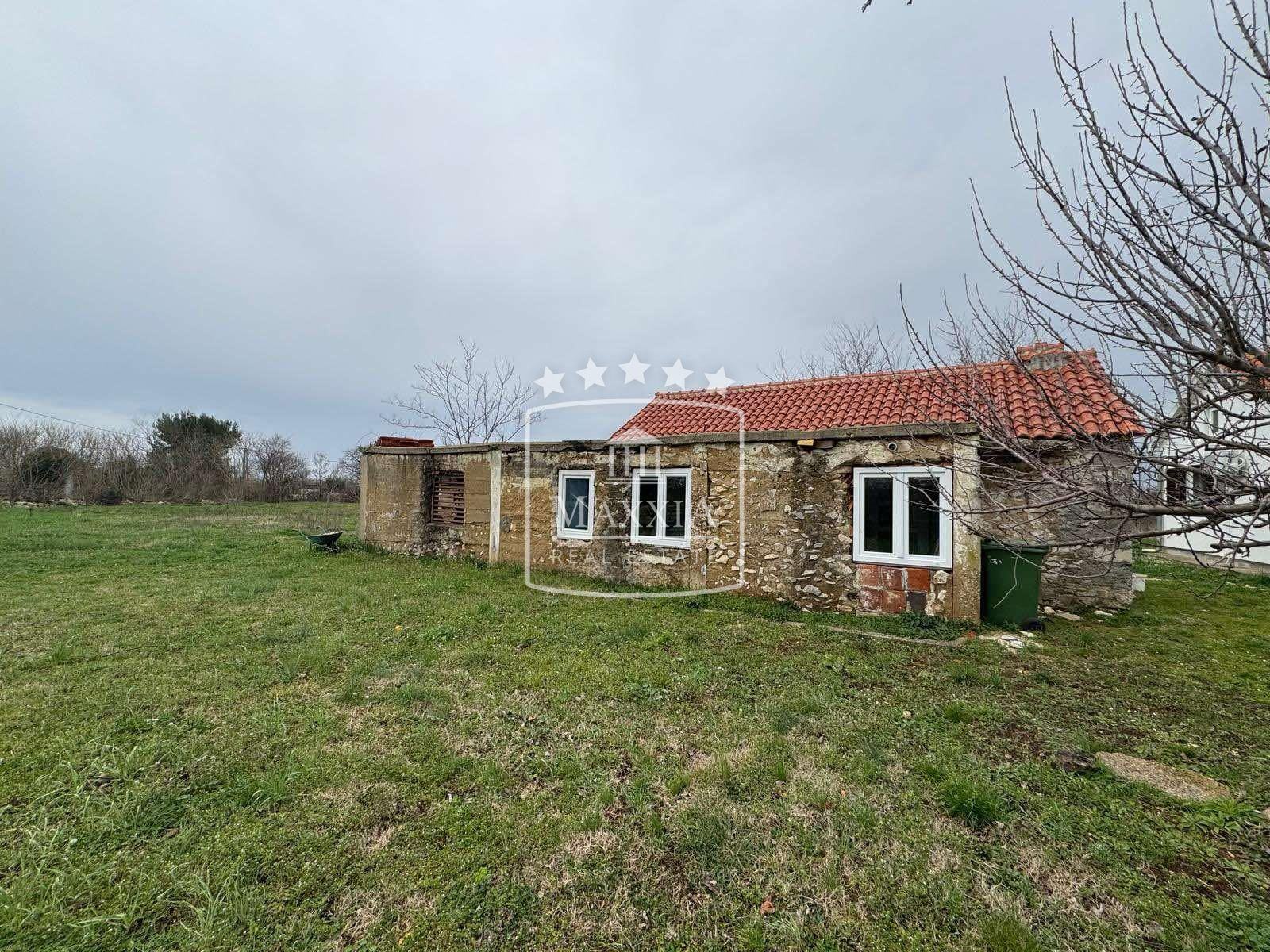 Smoković - kamena kuća na zemljištu 1377m2!!99000€ (prodaja)